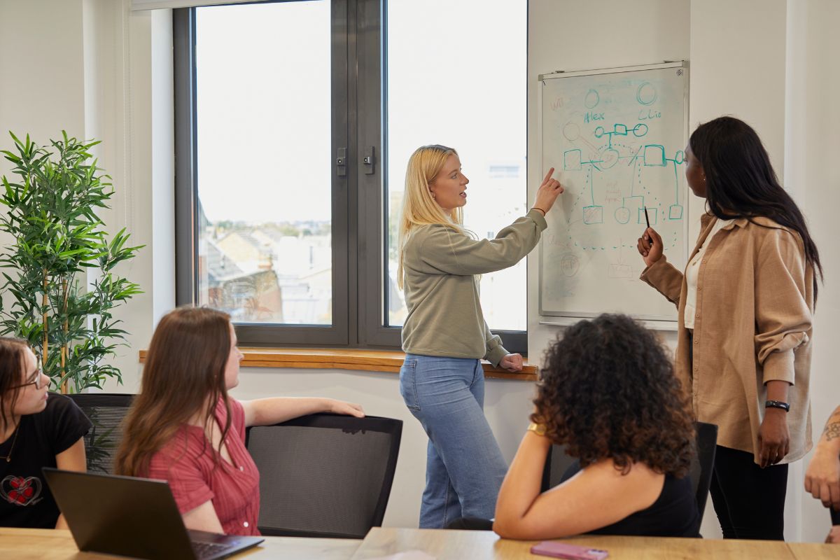 Approach Social Work help centre – Frontline